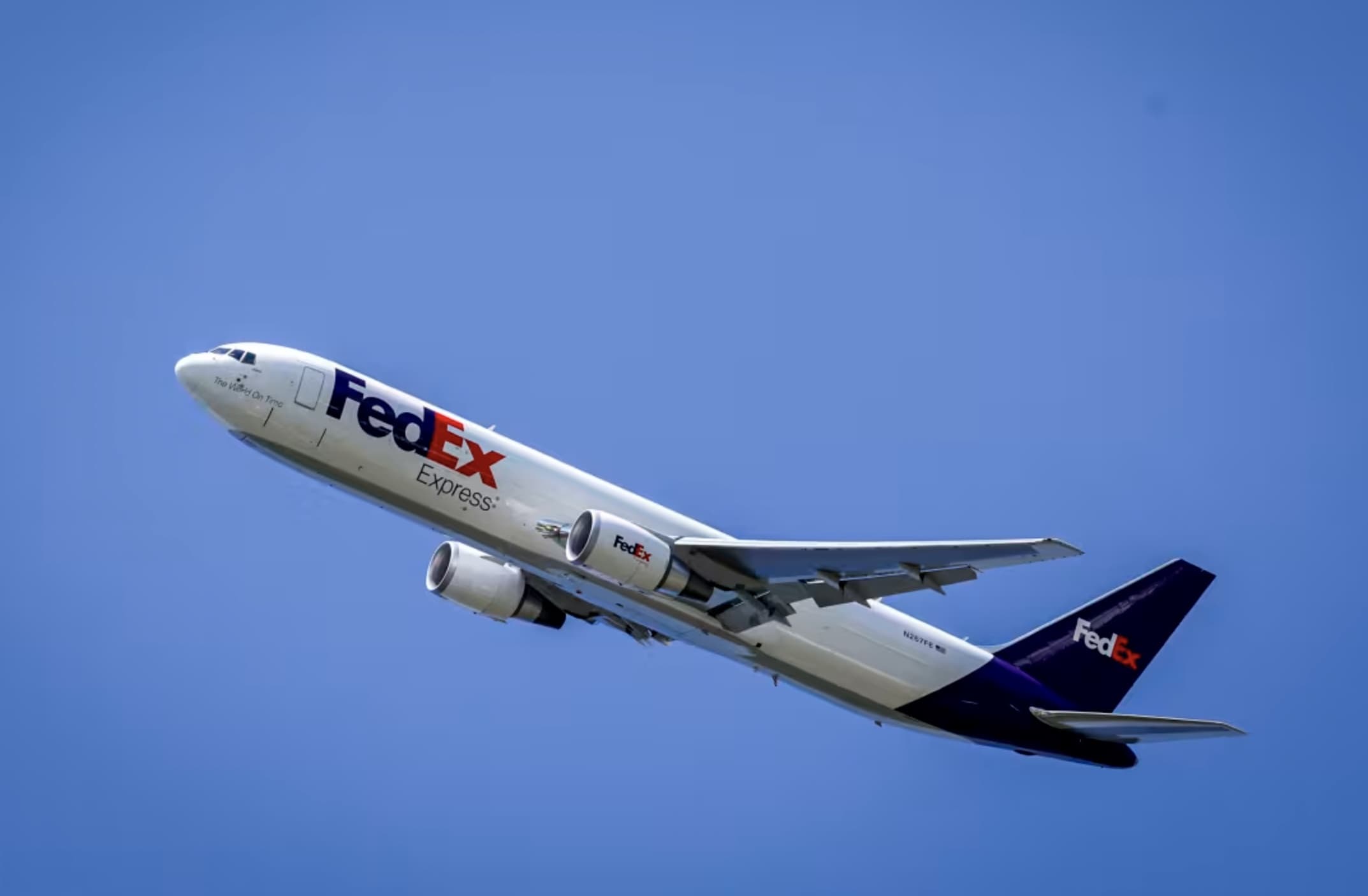 Motor de avión de FedEx se incendia tras impacto con un pájaro (video) - Chihuahuaexpres